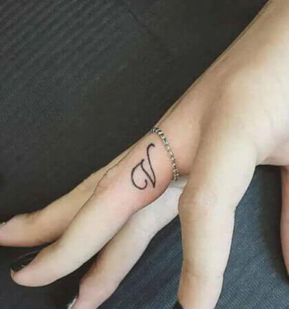 40 Best Finger Tattoo Ideas For Women | Unique Tattoo Designs For Female