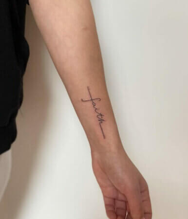 40+ Gorgeous Fine Line Tattoo Ideas & Designs 2024