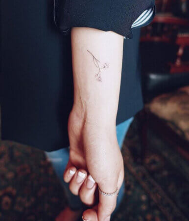 40+ Gorgeous Fine Line Tattoo Ideas & Designs 2024