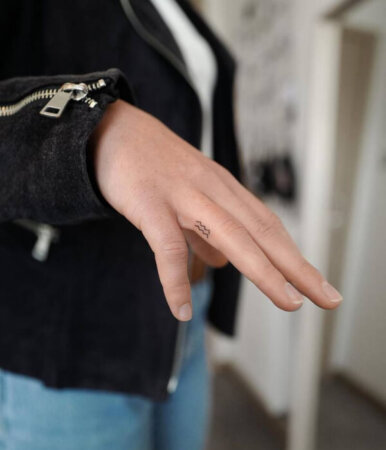 51 Unique and Gorgeous Aquarius Tattoos Design with Meaning